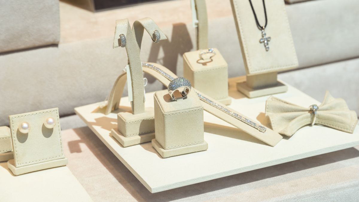 The Meaning Behind Gifting Jewelry: A Special Gift with Significance ...